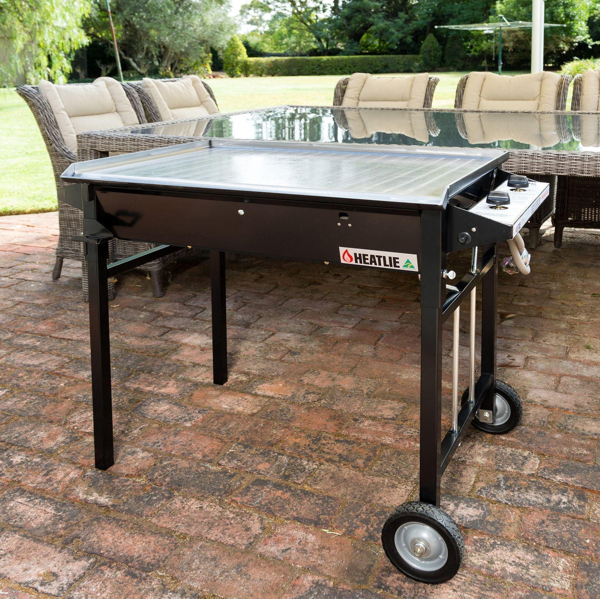 Heatlie 1150 Black Powder Coated Mobile BBQ – Joe's BBQs